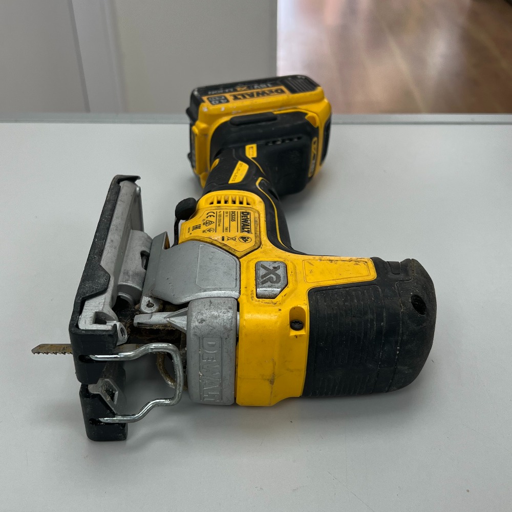 Pre-owned DEWALT DCS335 18V BRUSHLESS JIGSAW 1 BATTERY NO CHARGER ...